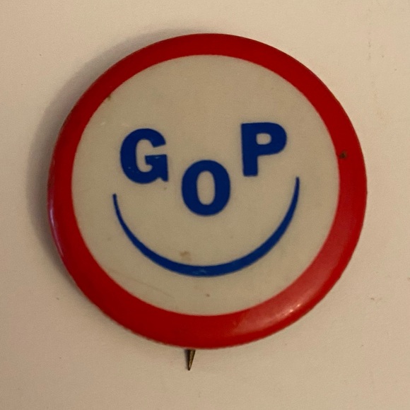 Accessories | Gop Smiley Face Button | Poshmark
